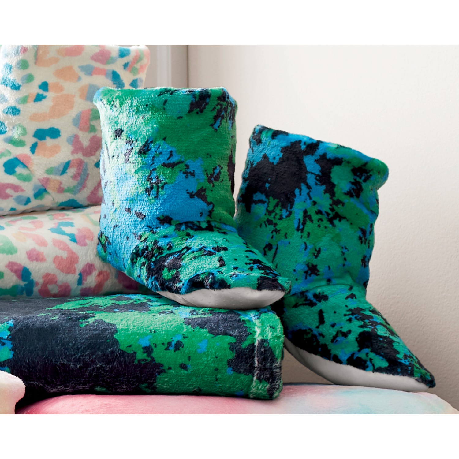 Kids Novelty Throw Blanket & Bootie Slipper Gift Set | Montgomery Ward