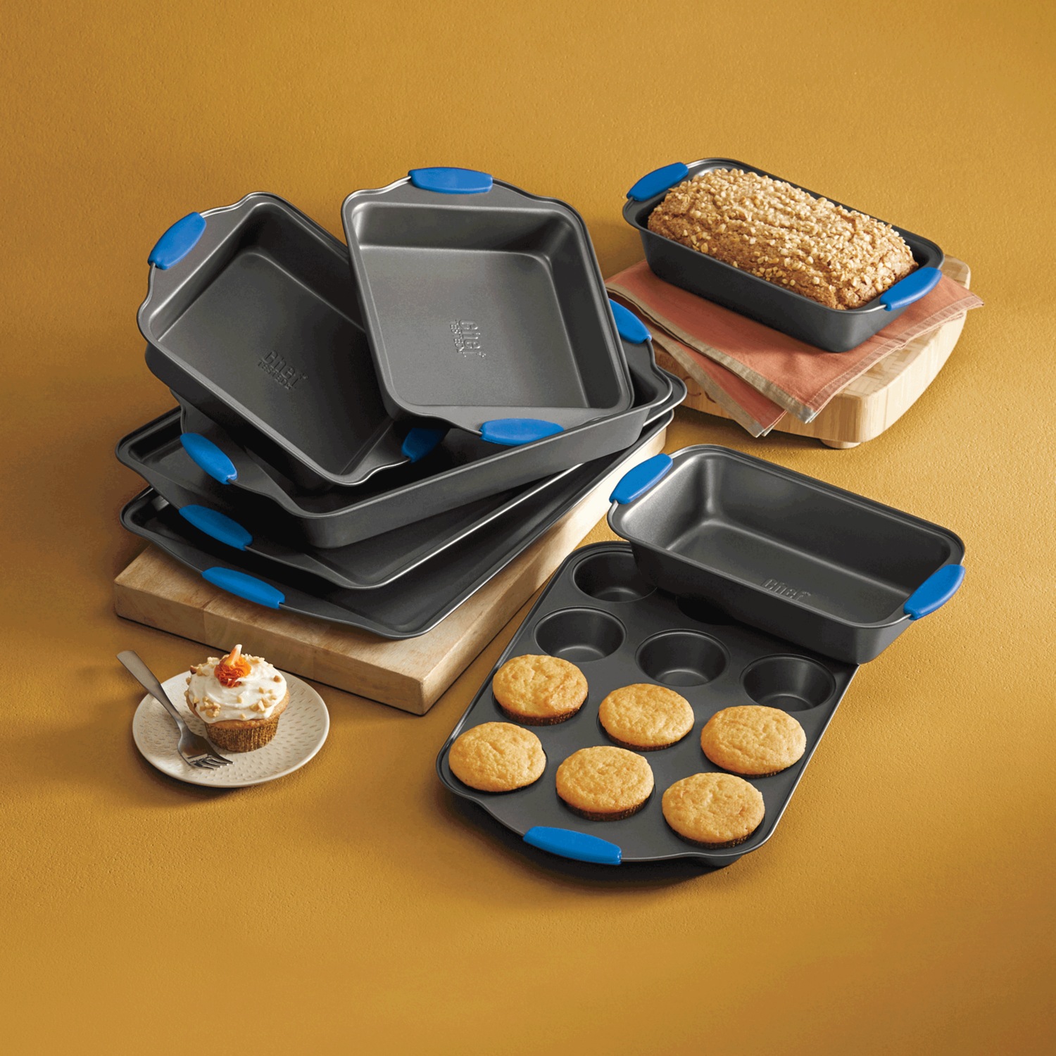 Chef Tested 8-Piece Bakeware Set with Silicone Handles | Montgomery Ward