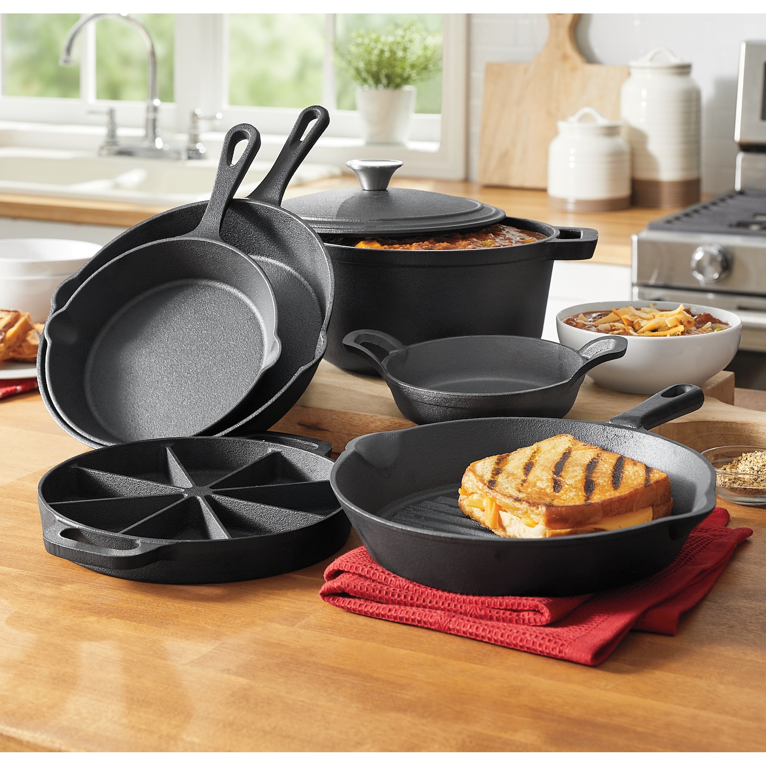 7-Piece Pre-Seasoned Cast Iron Cookware Set | Montgomery Ward