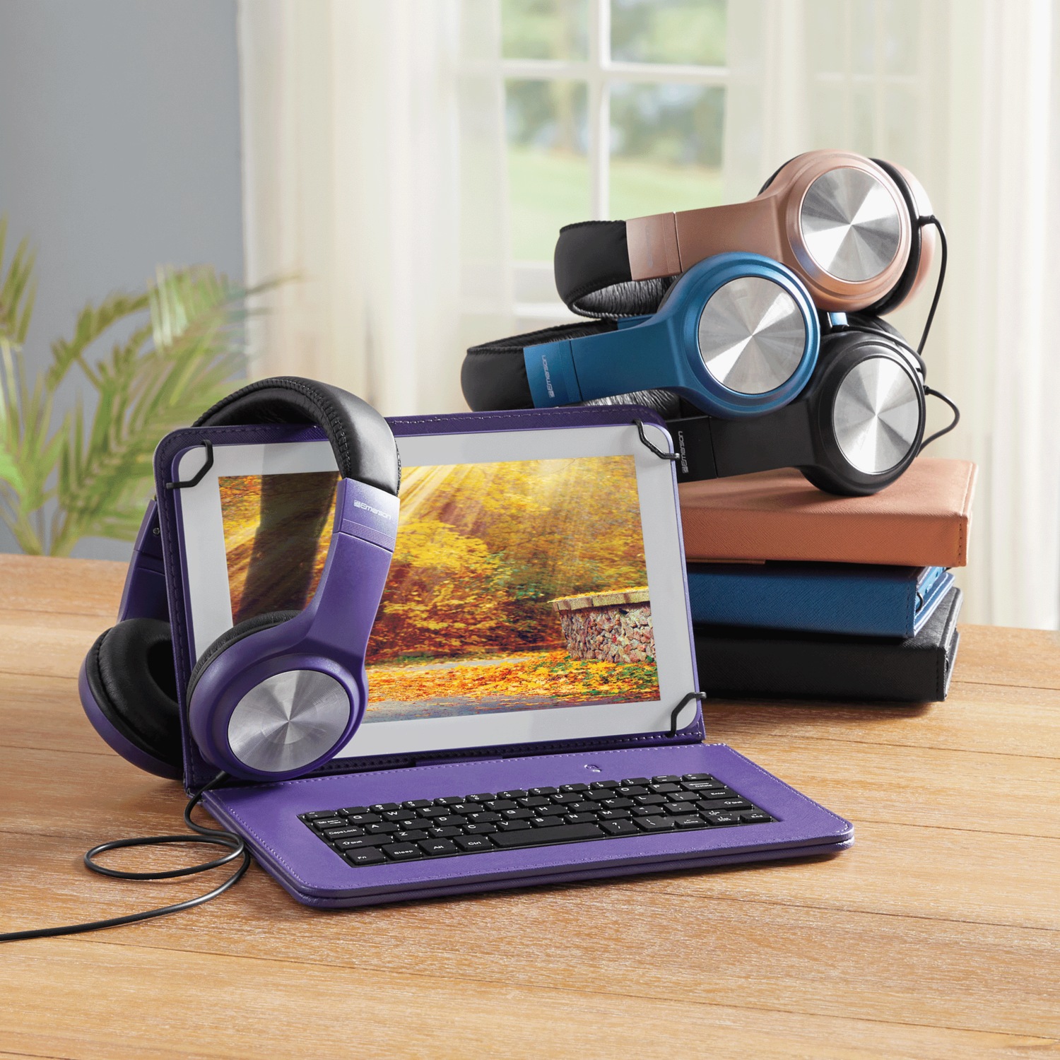 Emerson 9" Tablet Bundle | Montgomery Ward