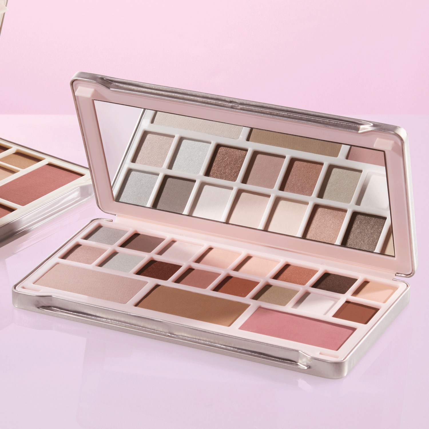 Michael Giordano Makeup Set with Tin Case | Montgomery Ward