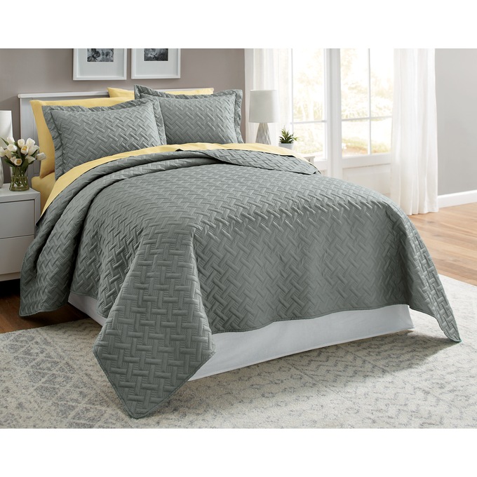 Color Connection® Solid Quilt | Montgomery Ward